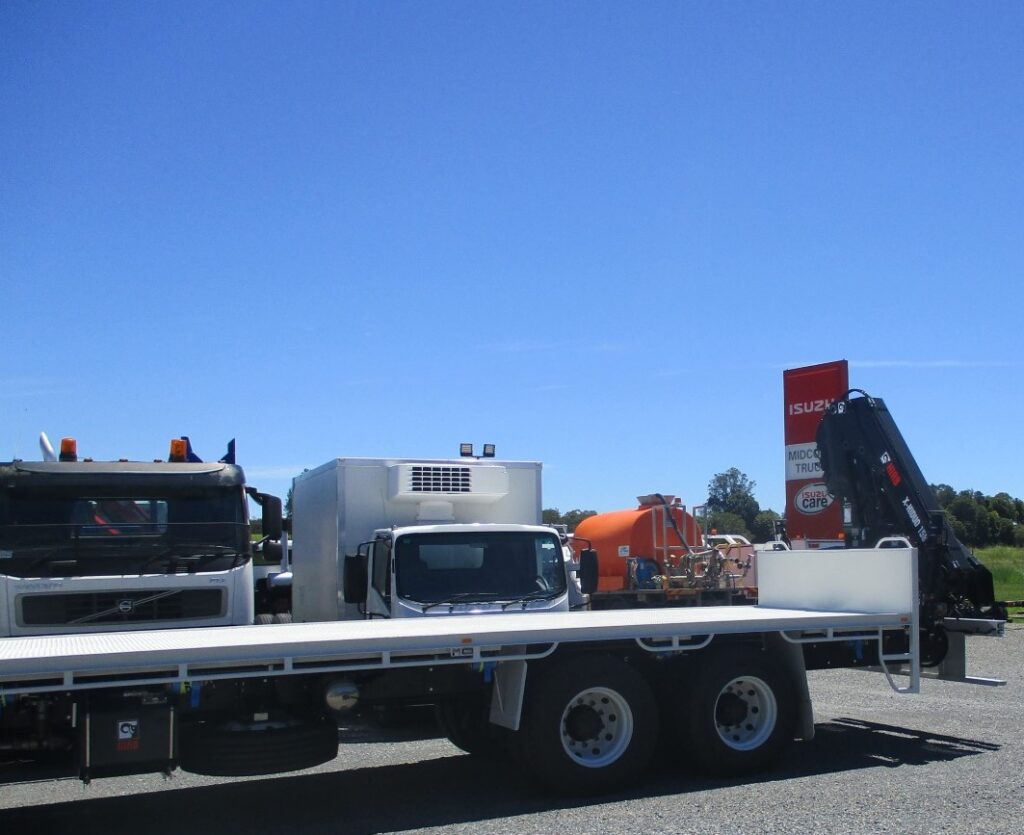 FVY 240-300 Auto LWB - CRANE TRUCK