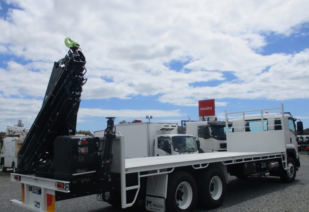 FVY 240-300 Auto LWB - CRANE TRUCK